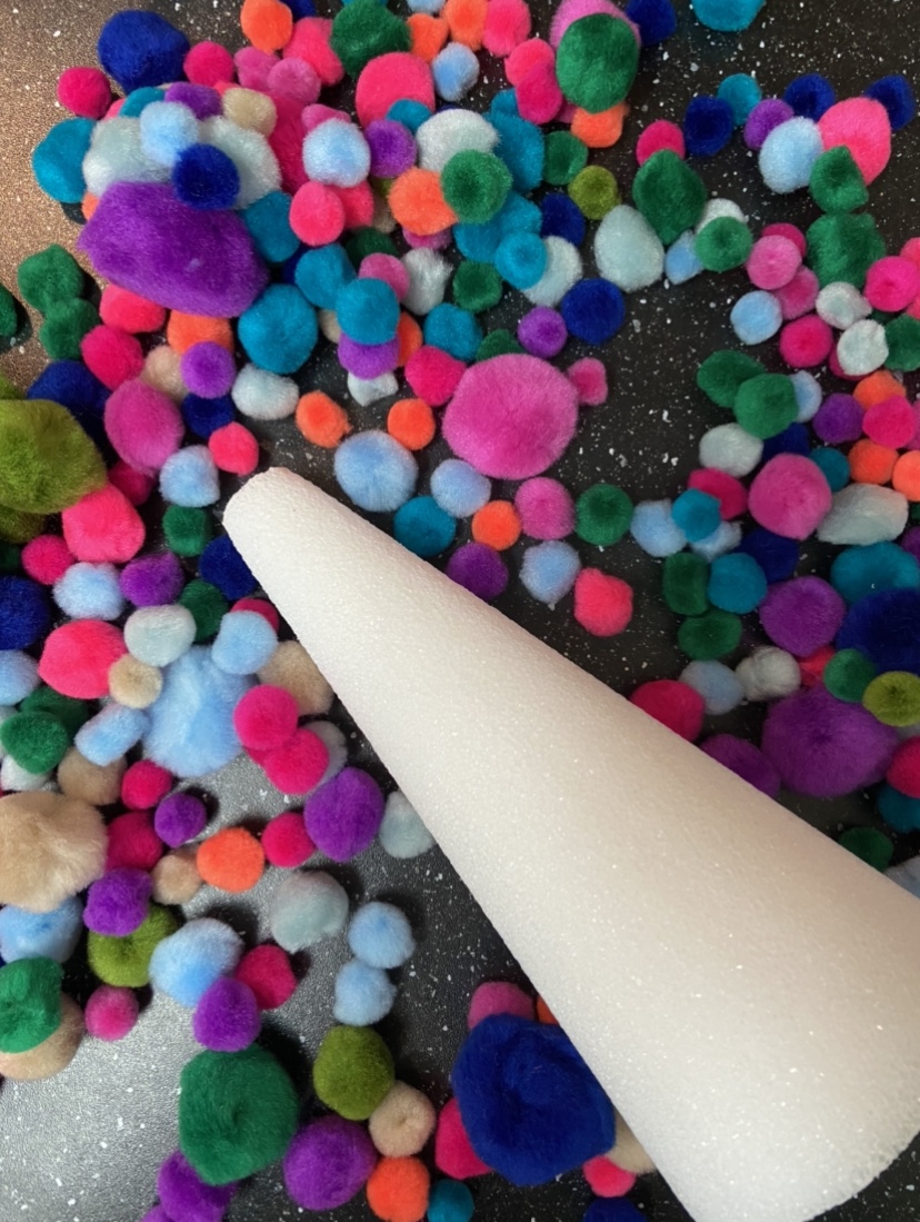 Pom Pom Christmas Tree Craft - Chickie & Roo Homeschool